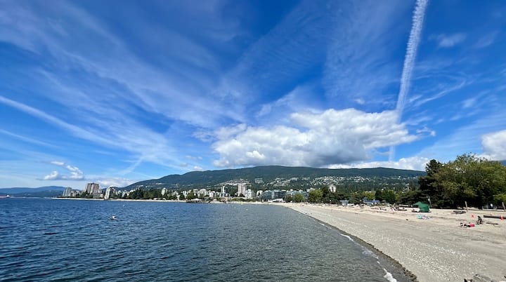 Cozy Suite Great Location Near Beach Mall Downtown - West Vancouver