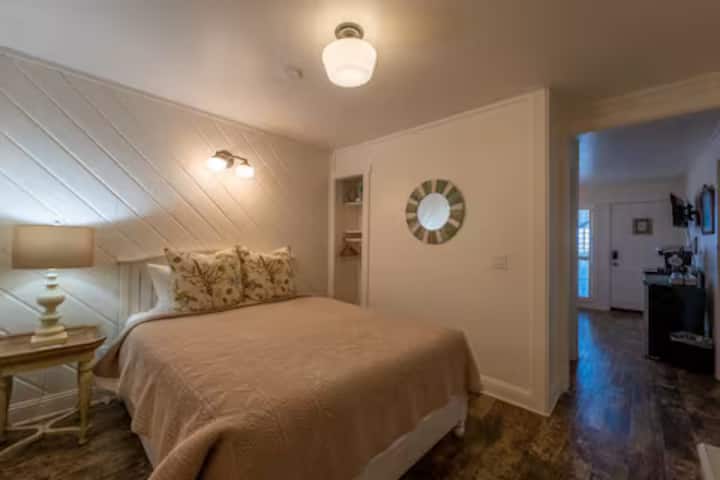 Set Sail Suite | Bandon Marina Inn - Bandon, OR