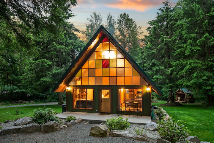 Private Forest Chalet | Hot Tub | Mt. Rainier - Ashford, WA