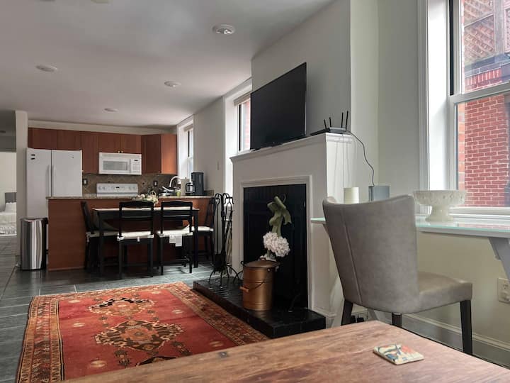Dupont 1br Pied-à-terre: Historic Victorian Block - Washington, DC
