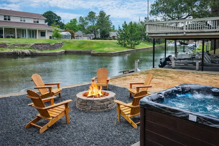Ultimate Group Stay On The Lake | 6br W/ Hot Tub - Purtis Creek State Park, Eustace