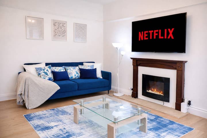 3br Near York Centre | Free Parking & Wifi - York