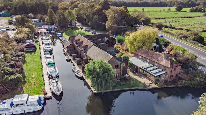 Malt Shovel - Riverside Cottage With Indoor Pool - Wroxham