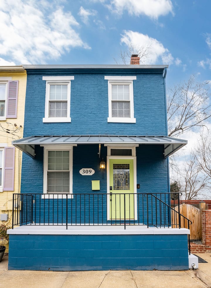 Whimsical End-unit | Frederick Retreat - Frederick, MD