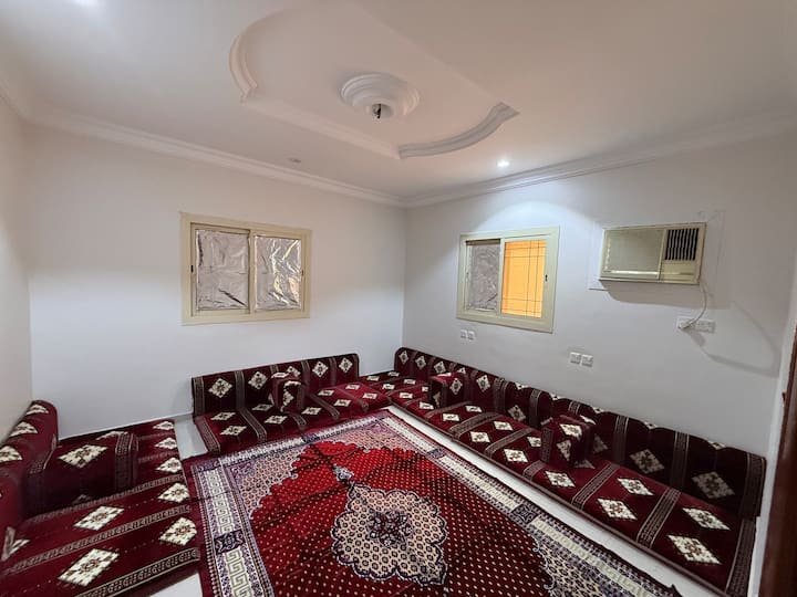 Modern 3 Br Apt | 8 Beds | Near Haram & Quba - Medina (Saudi Arabia)