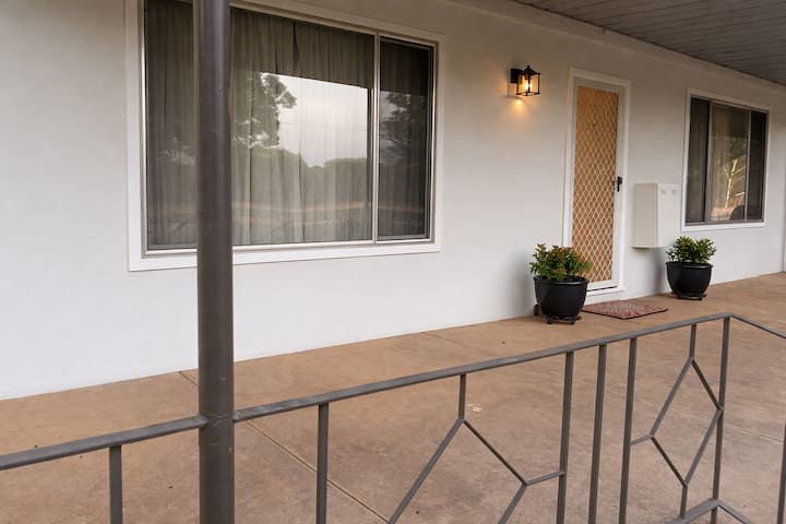 Cowra Retreat | 2 Bed, 2 Bath Near River & Golf - Mildura