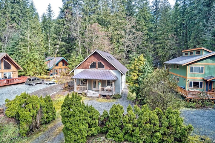Family Fun Cabin At The Foot Of Mt. Baker - Glacier, WA