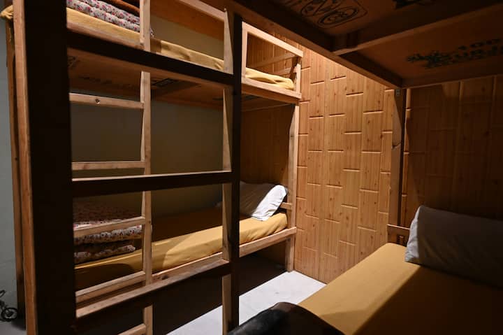 Adventure-ready Dorms & Scenic Views - Kasol
