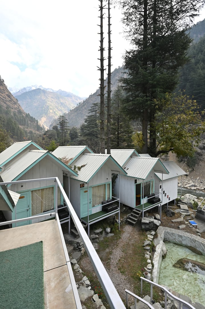 Adventure-ready Dorms & Scenic Views - Kasol