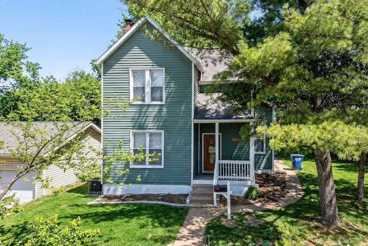 3br Retreat In Lindenwood Park | Woodford Rentals - St. Louis, MO