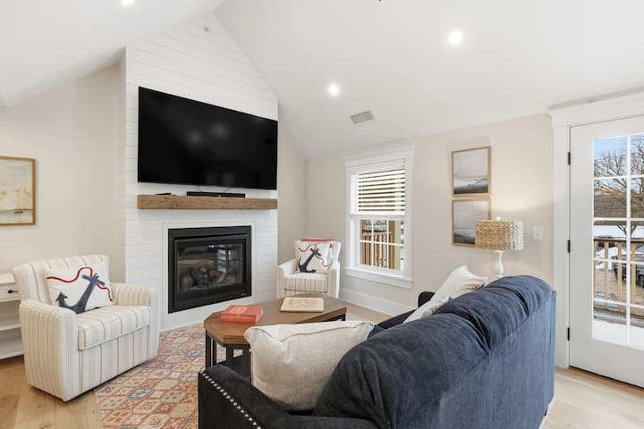 Lux On Main | Downtown | Parking | Sleeps 8, #204 - Falmouth, MA