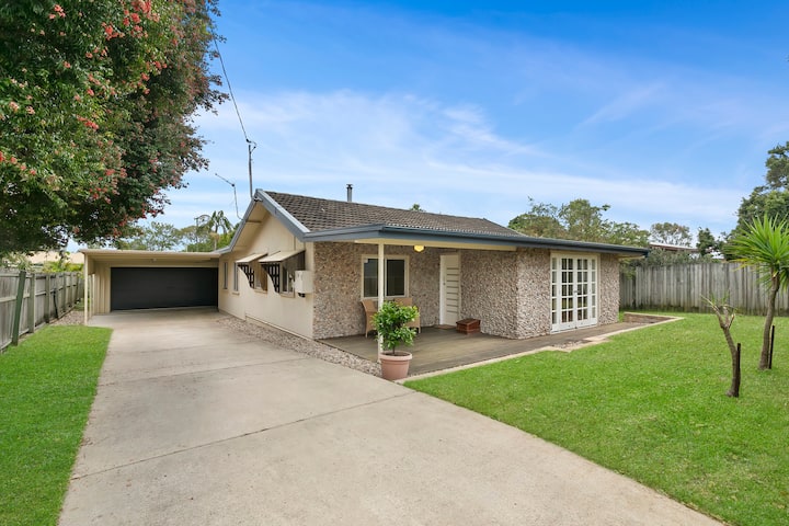 Pebble Cottage - Beachmere