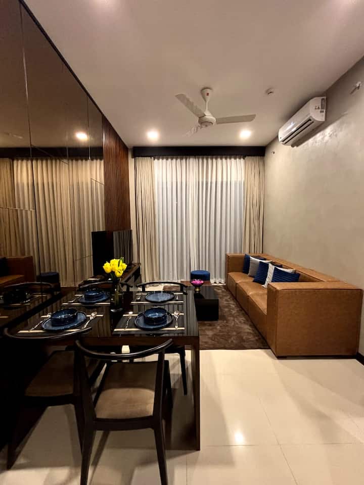 35th Floor City Skyline 2br | Pool & Gym - Colombo