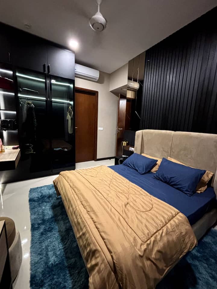 35th Floor City Skyline 2br | Pool & Gym - Colombo