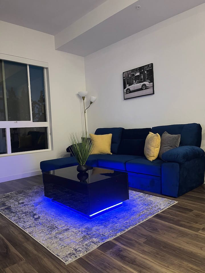 Hollywood Living ! Gym Pool Parking - Koreatown - Los Angeles