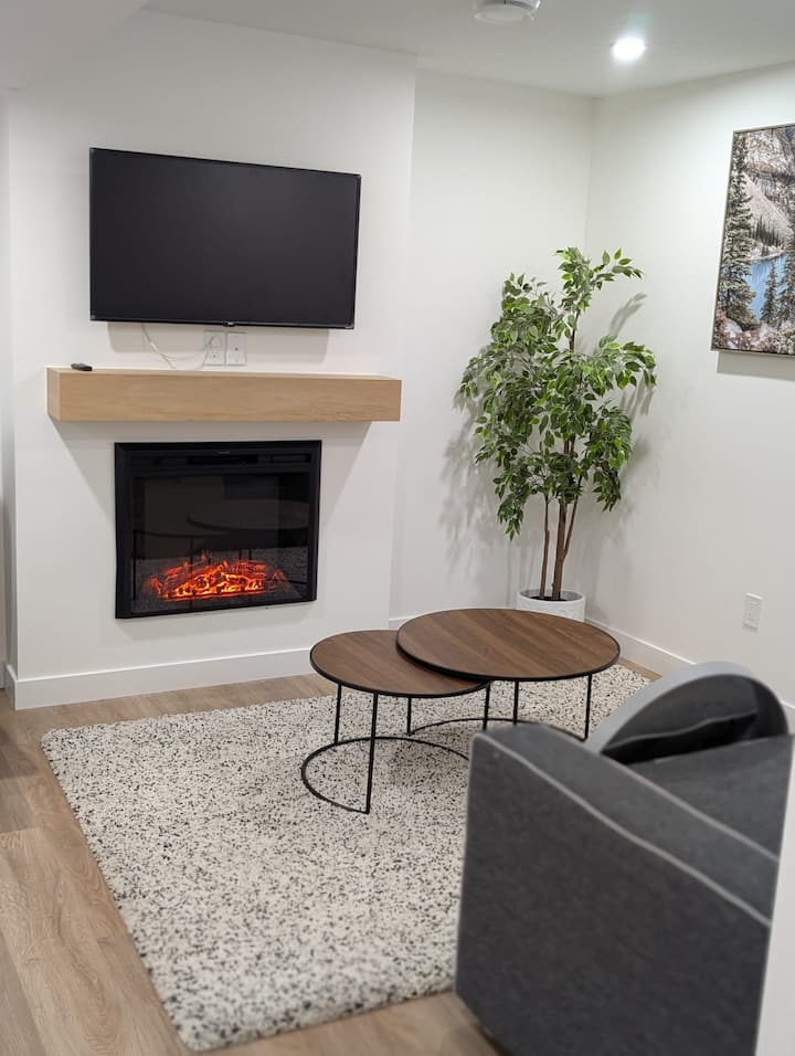 Cozy Private Basement Suite | Near Banff & Calgary - Cochrane