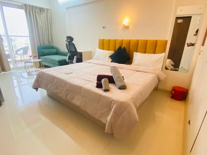 Emerald Skyline By Superhomes /Tv/ Wifi/top Floor - Pune