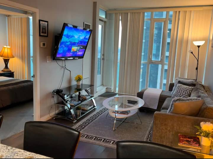 Spacious-cozy 2bed Condo In Square Ones Misissauga - ミシサガ