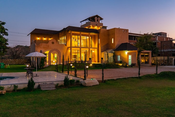 Pet-friendly Villa With Private Pool And Lawn - Pushkar