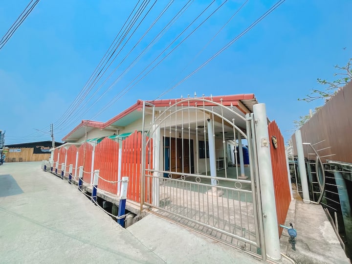 บ้านพักส่วนตัวริมทะเลศรีราชา - Ko Sichang District