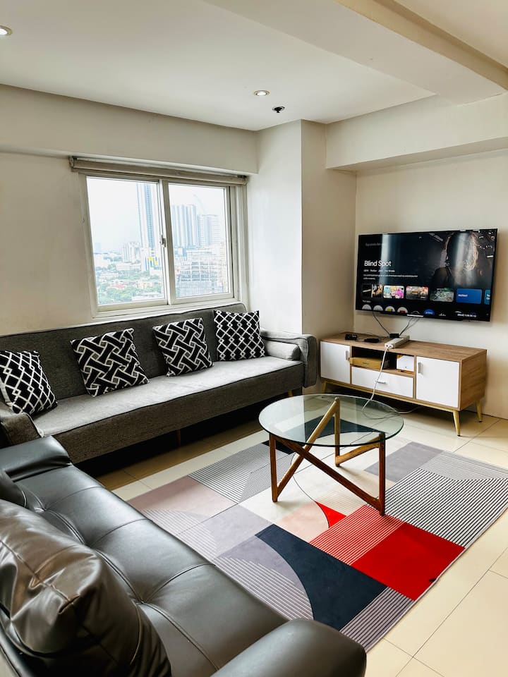 Massive 2br 2-level Condo W/ City View - Marikina