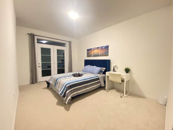 Master Bedroom Near Niagara Falls-new Built Home - Welland