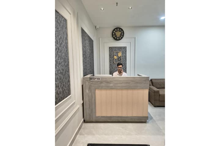 Hotel R J Heights - Deluxe Room - Fatehpur