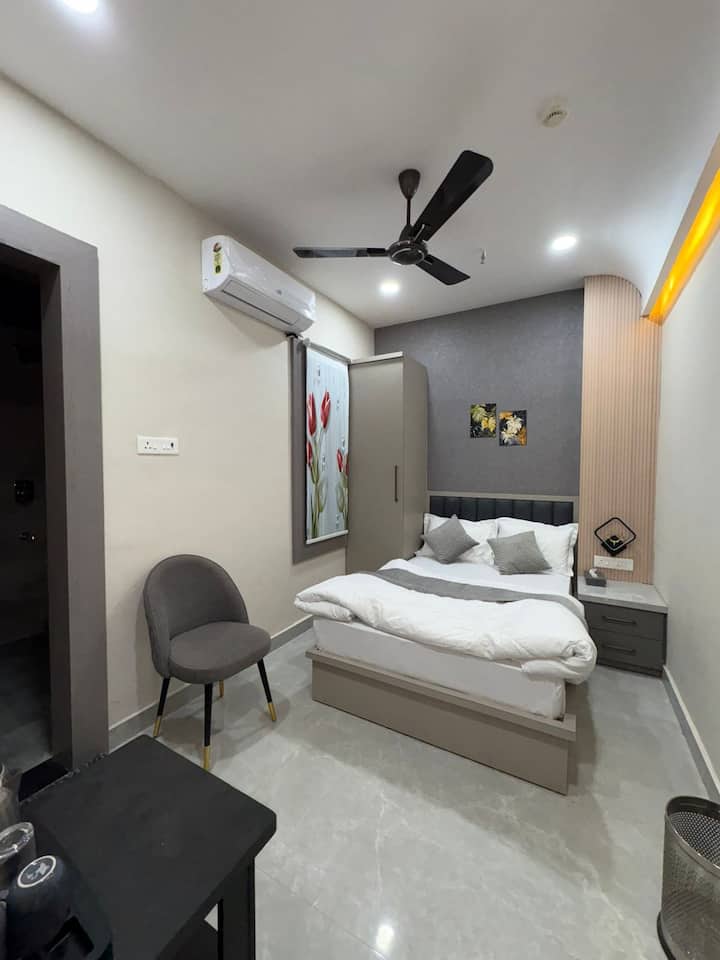 Hotel R J Heights - Standard Room - Fatehpur