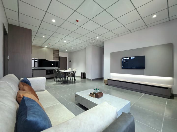 Charming 2br With Balcony & Full Equipped Kitchen - Phnom Penh