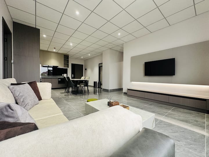 Charming 2br With Balcony & Full Equipped Kitchen - Phnom Penh