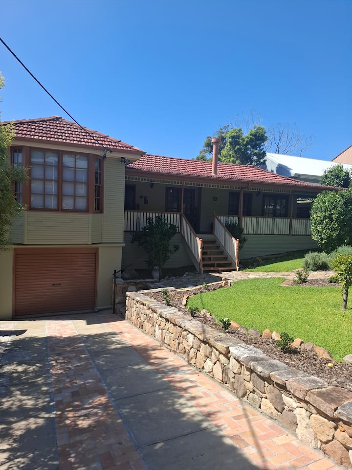 Rose Cottage - Country Charm Near The Sea. - University of Wollongong, Wollongong campus