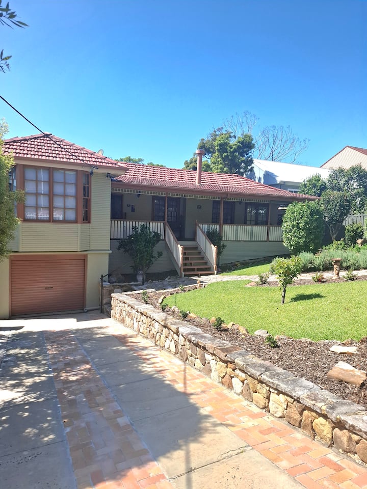 Unique 3br Cottage Close To Wollongong & Beaches - University of Wollongong, Wollongong campus