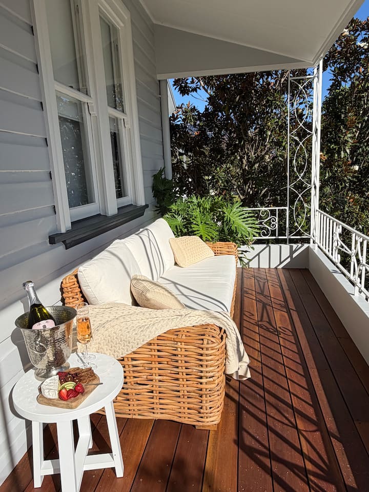 Peaceful Escape - Steps From Lambton Park - Lake Macquarie