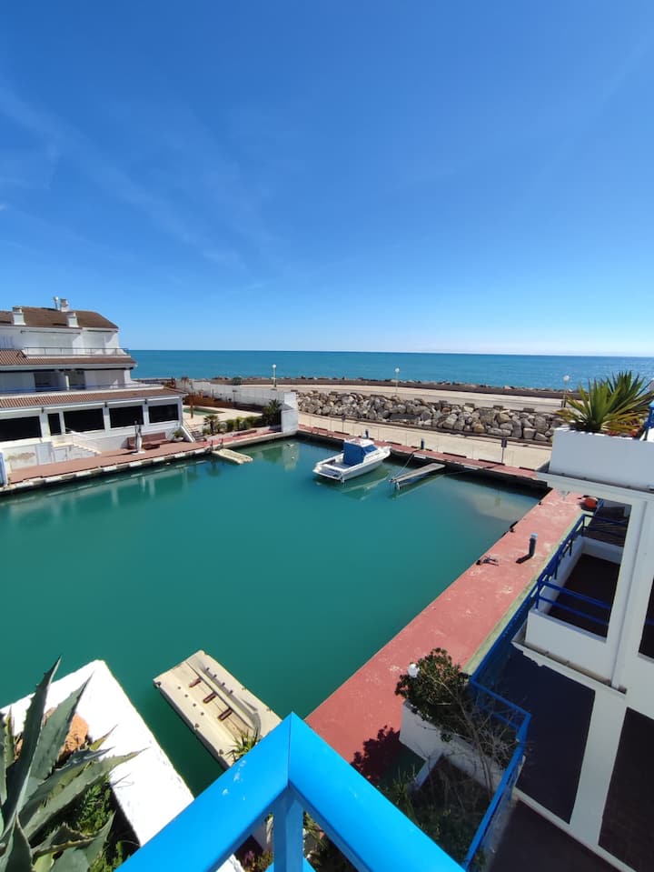 Vive Sobre El Agua: Apartamento En Primera Línea - Torreblanca