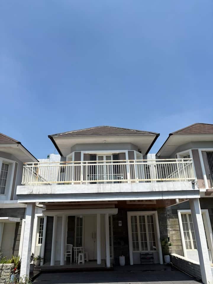 Darmawan's Villa - Malang