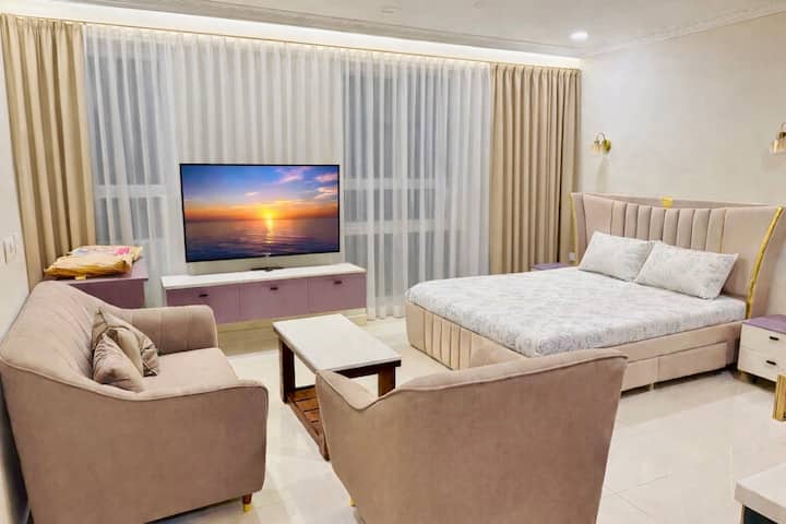 A Fully Furnished Airy & Luxury Studio Retreat - Bengaluru