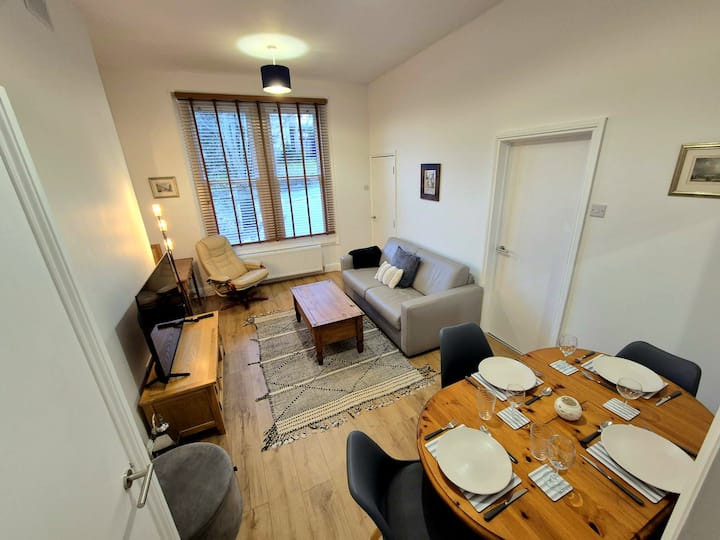 Bristol City Cosy Garden Flat, Sleeps 3 - Arnolfini Arts
