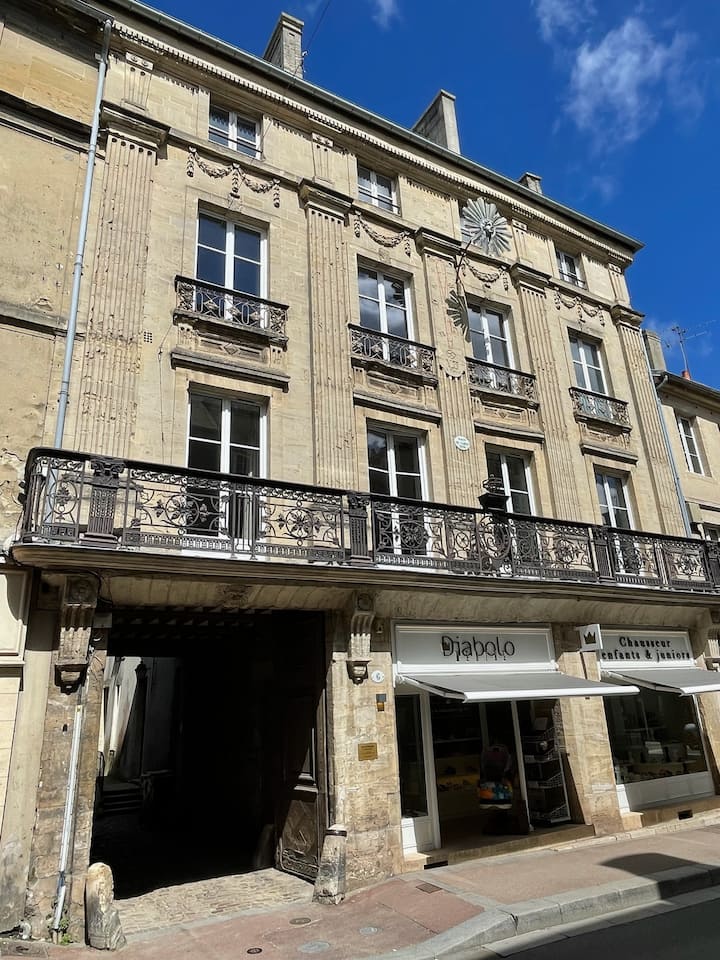 Le 6 Du Cadran Emplacement De 1er Choix - Bayeux