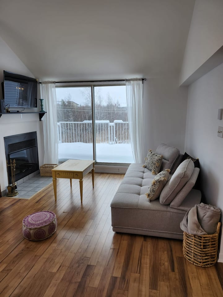 Azure & Memphrémagog
Là Où Le Temps S’arrête - Magog