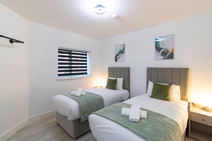 5br Family & Contractor Stay | Sleeps 10 - Morpeth