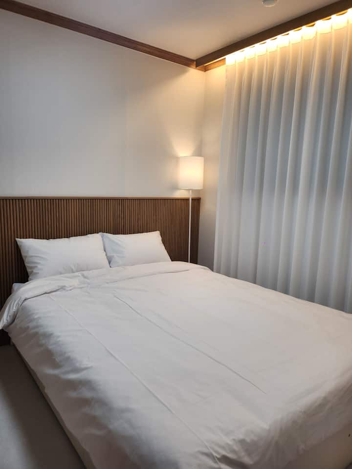 오픈이벤트/1시퇴실/무료주차/호텔침구/감성숙소/봉산문화거리/동성로도보8분/반월당역도보5분 - Daegu