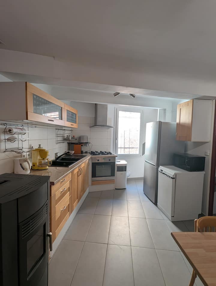 Refuge Catalan Loin De La Foule, Près De La Mer. - Alénya