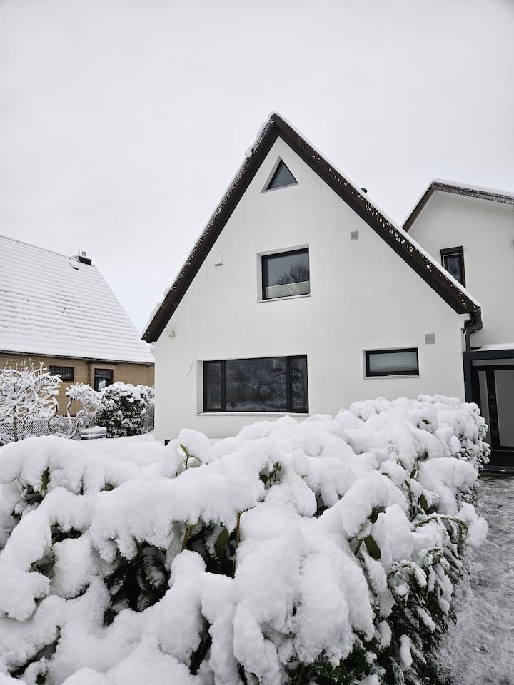 Wintergartenzauber
Gemütliche Doppelhaushälfte - Norderstedt