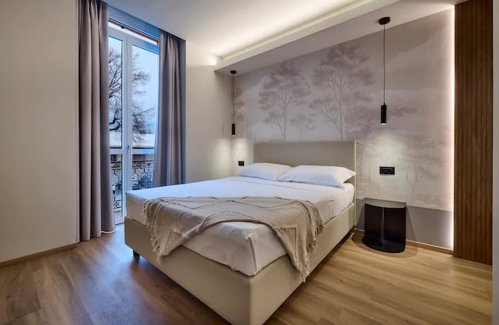 Camera Elegante Con Balcone | Centro Lecco - Lecco