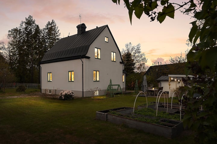 Stor Villa Nära Stockholm City För 1-2 Familjer - Stockholm