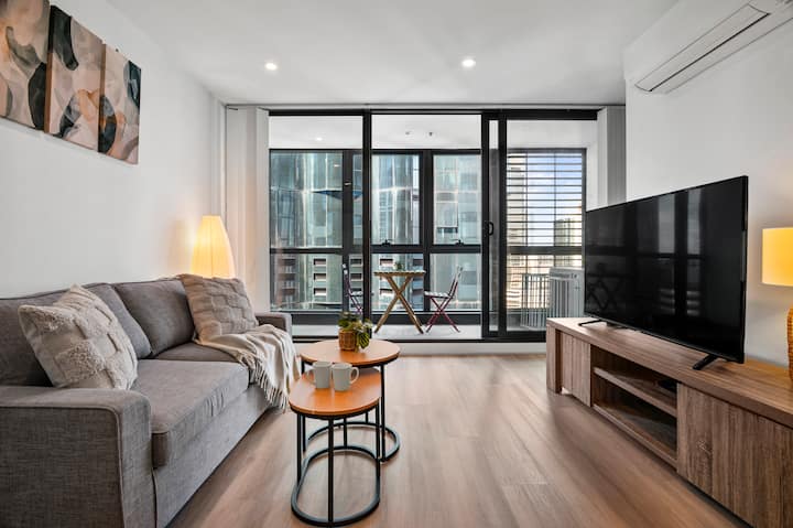 Central 1bd Living In Cbd | Pool, Gym & Balcony - Australia