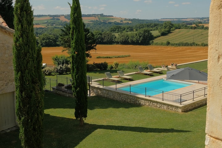 Luxury Farm Villa
Heated Pool, Gym, Sauna - France