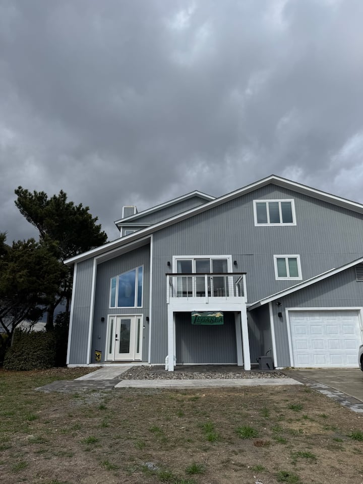 Marshfront Retreat W/ Private Dock – Walk To Beach - Oak Island, NC