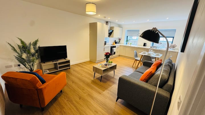 Central 2-bed Flat Near The Square - Swindon