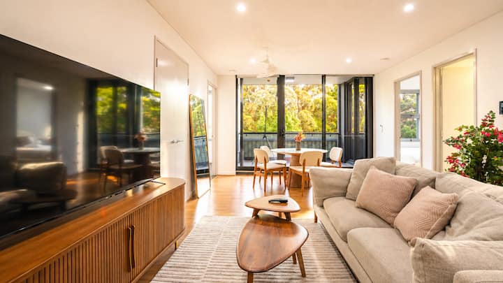 Waterloo 2br/2ba | Pool, Parking, Near Green Sq - Sydney